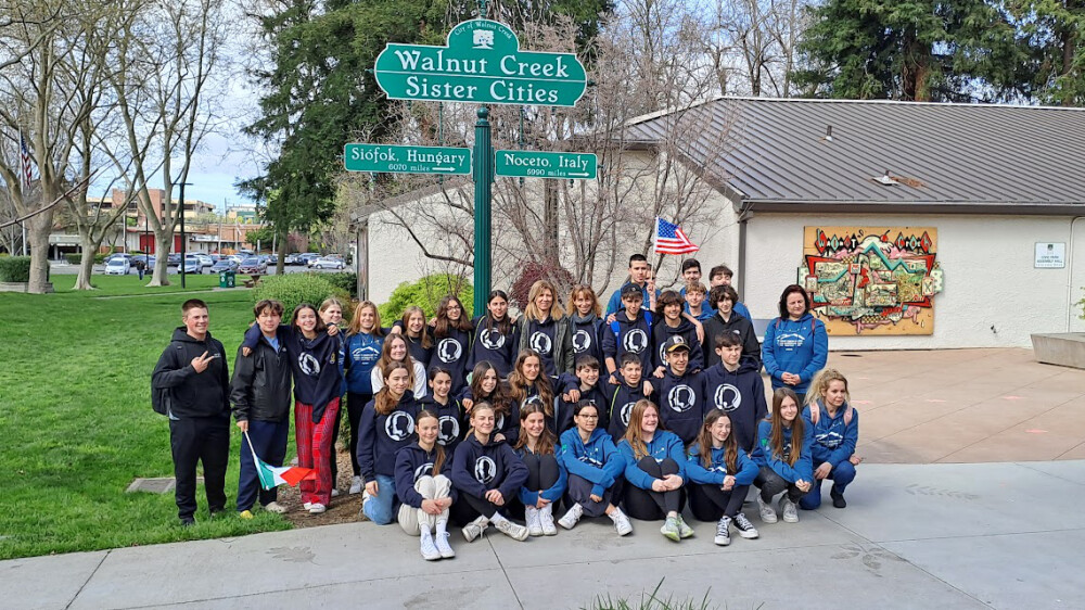 Hamburger, baseball, Alcatraz - Siofok